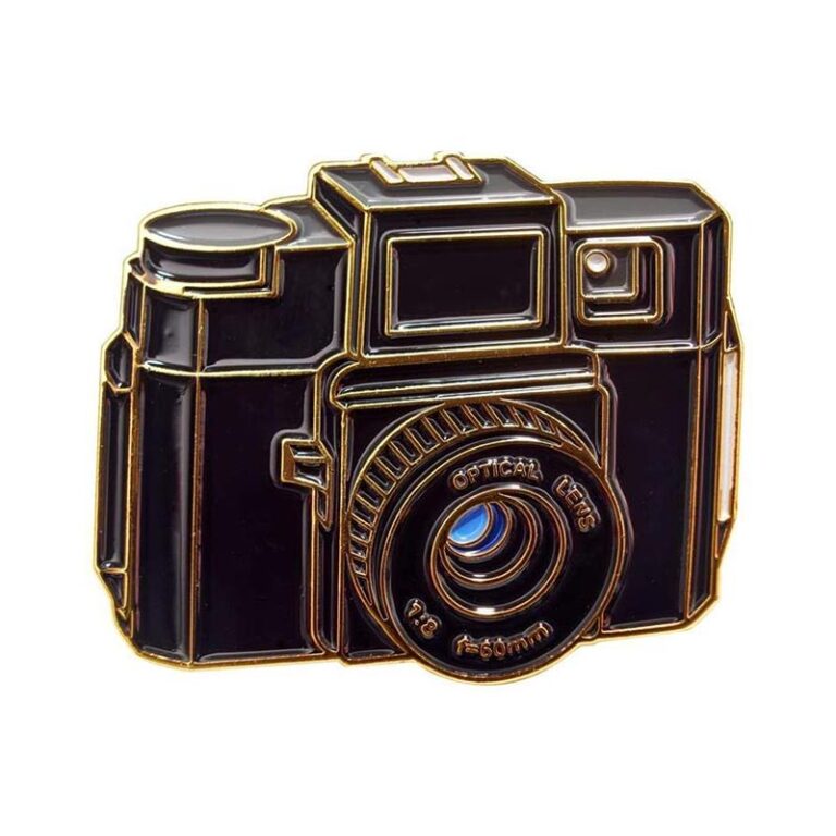 Holga 120N - medium format camera pin badge - i heart badges