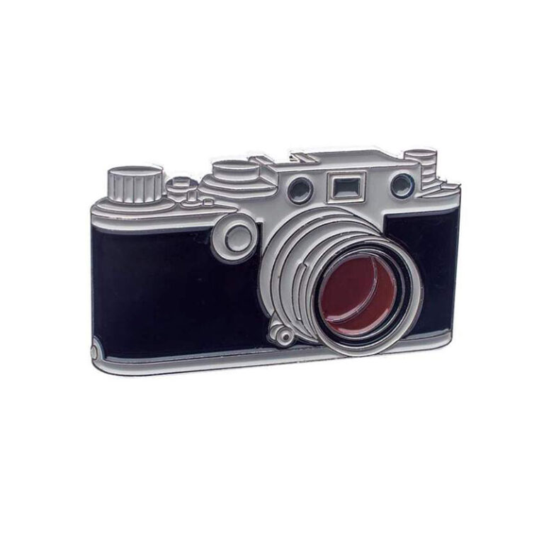 Leica IIIC - rangefinder camera pin badge - i heart badges