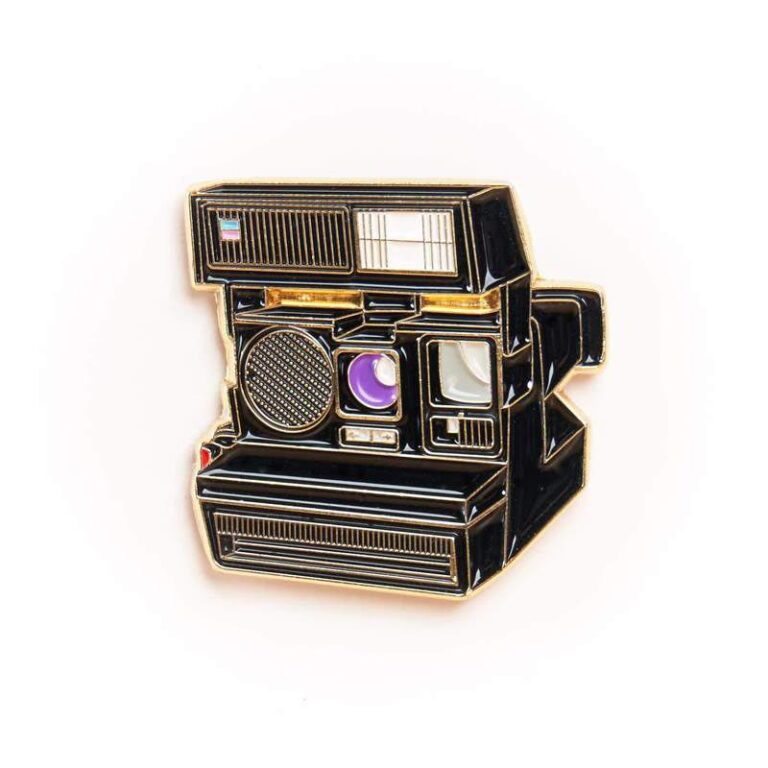 Polaroid 600 - instant camera pin badge - i heart badges