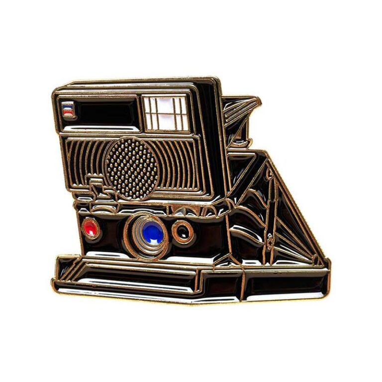 Polaroid 680 - instant camera pin badge - i heart badges
